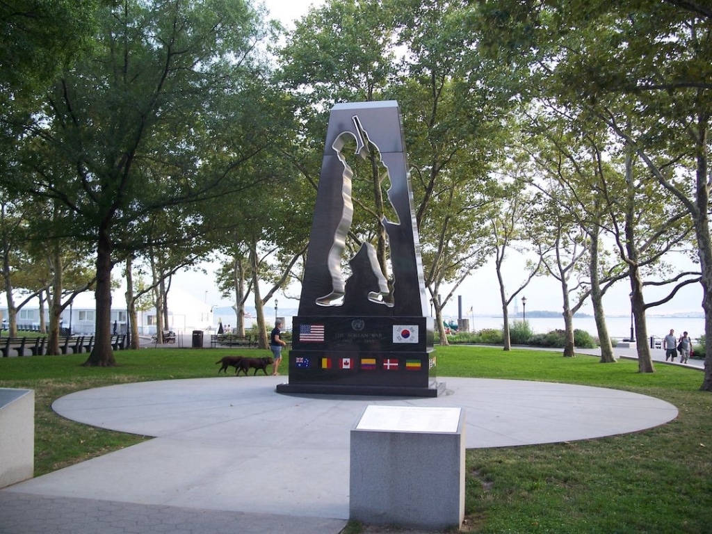 Battery Park à New York : observez au loin la Statue de la Liberté